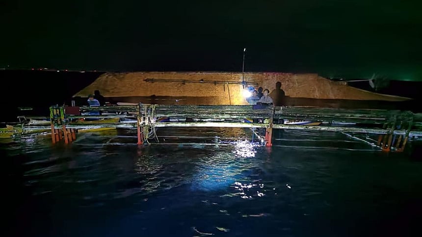 11 rescued from capsized fishing boat in southern Philippines