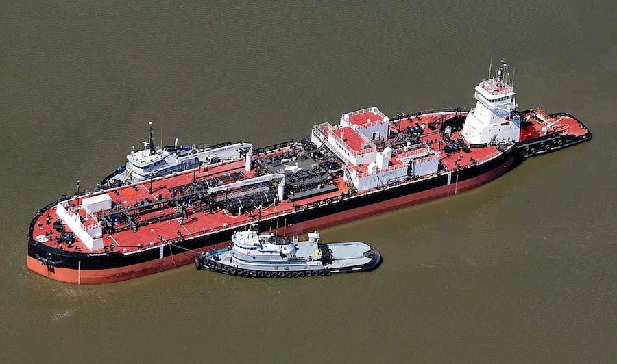 VESSEL REVIEW | Aveogan & Oliver Leavitt – 100,000-barrel, articulated ...