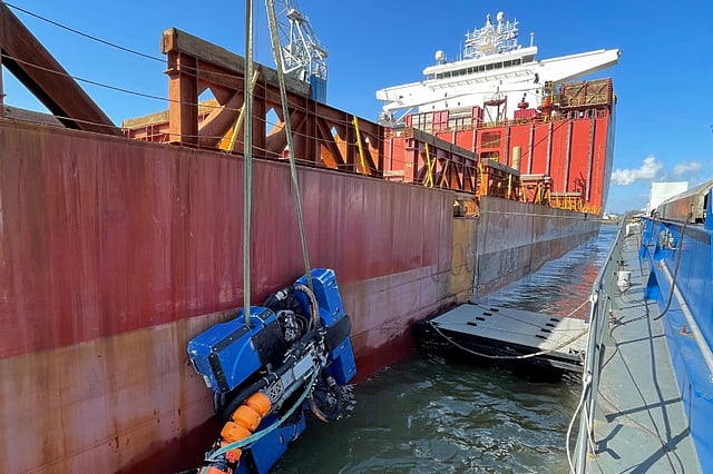 VESSEL REVIEW | Thunderbird 2 – ROV-equipped hull cleaning barge with ...