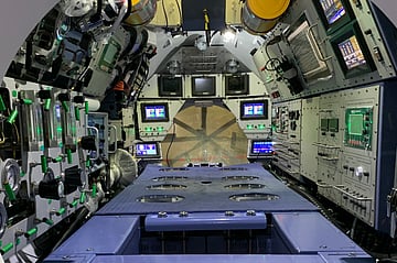 VESSEL REVIEW | Highly versatile, deep-diving submarine rescue vehicle ...