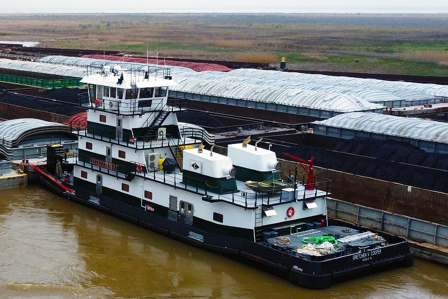 VESSEL REVIEW | Gretchen V. Cooper – Low-emission pusher tug for Cooper ...