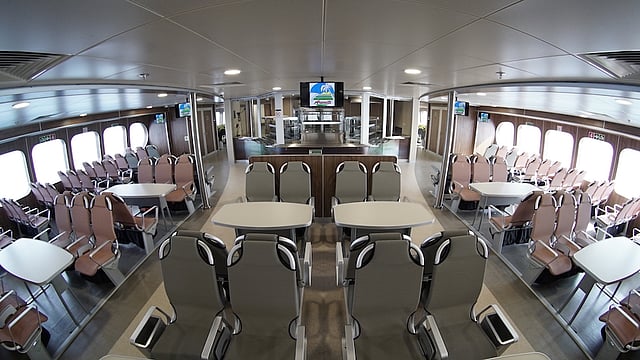VESSEL REVIEW | Aremiti 6 – Flexible ferry design for French Polynesia