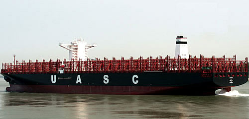 World’s first fleet of ultra-large, LNG-ready container vessels