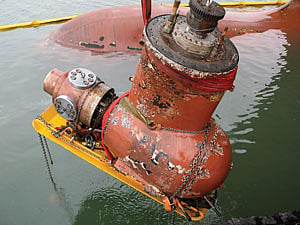 Removal of thruster from 300-metre boxship