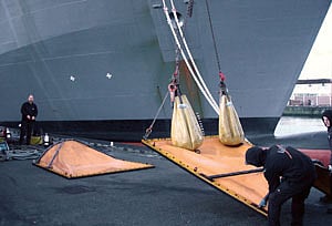 Thruster repair afloat in Den Helder