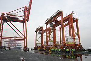 ICTSI gets eight new cranes for Manila terminal
