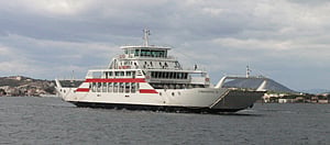 Greek ferry: Four legs for power