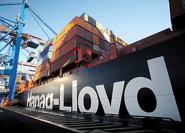 Hapag-Lloyd cuts staff, wages and work hours