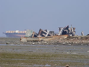 UN human rights team inspects Alang Shipbreaking facilities