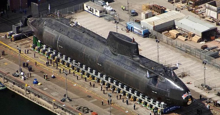 Starmer to expand submarine fleet in delusional shift to "warfighting ...
