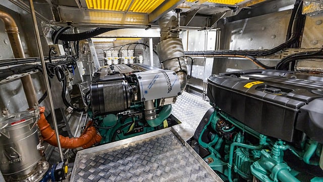 VESSEL REVIEW | NR Predator – UK fast catamaran crewboat built for year ...