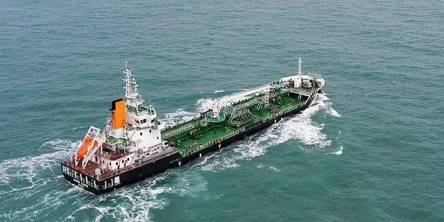 VESSEL REVIEW | Marine Charge – Vitol places new hybrid bunkering ship ...