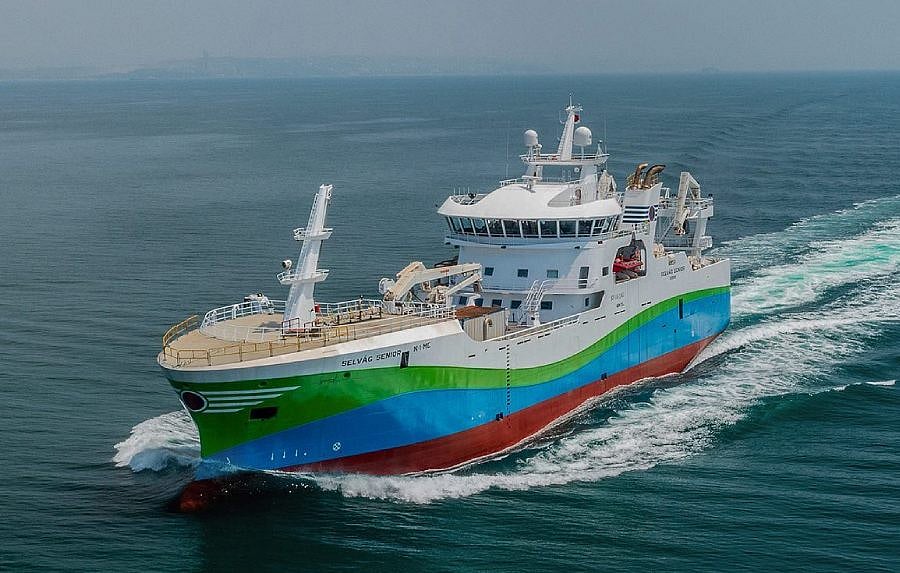 VESSEL REVIEW | Selvåg Senior – Hybrid seiner/trawler handed over to ...