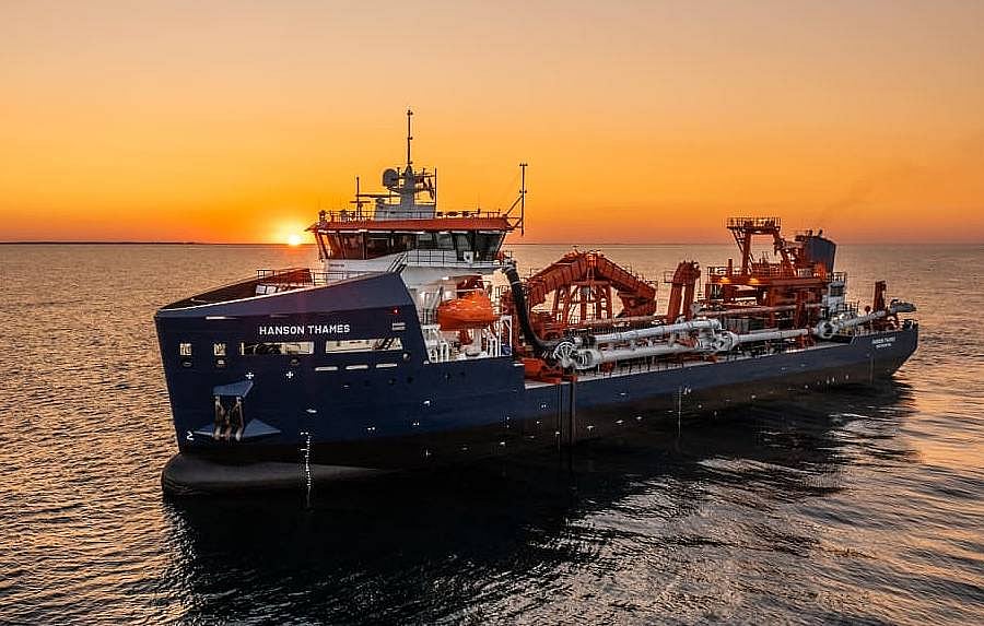 VESSEL REVIEW | Hanson Thames – Large aggregates dredger to operate in ...