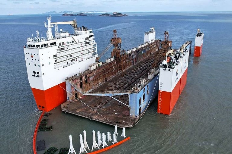 VESSEL REVIEW | Hua Ruilong – Heavy-lift salvage ship for Chinese ...