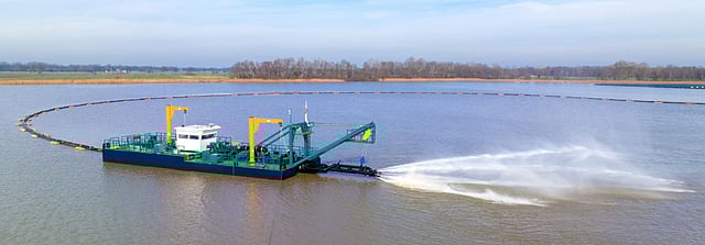 VESSEL REVIEW | Henk Piet – Electric dredger for Dutch civil ...