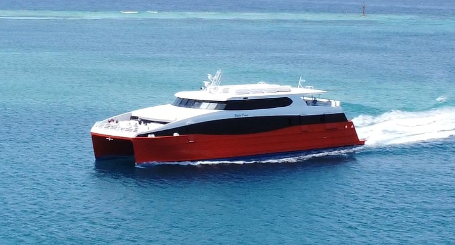 VESSEL REVIEW | Roatan Dream – Fast catamaran for Honduran tour company