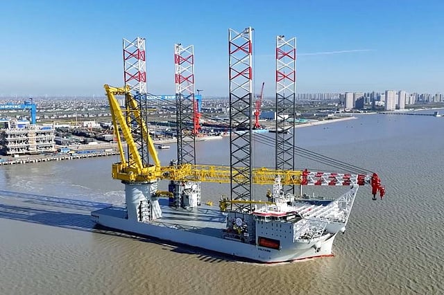 VESSEL REVIEW | Voltaire – Large turbine installation vessel joins Jan ...