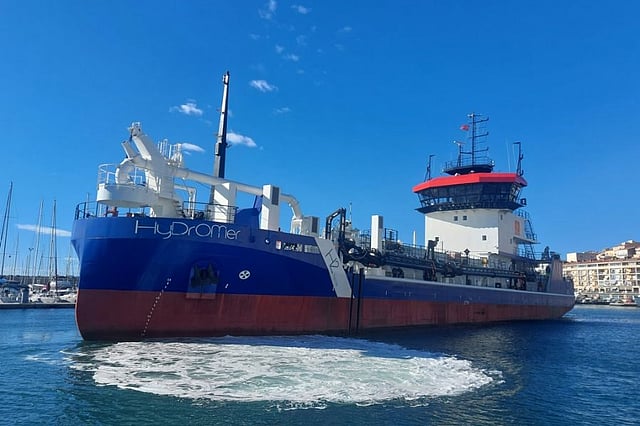 VESSEL REVIEW | Hydromer – Hydrogen-ready hopper dredger to serve ...