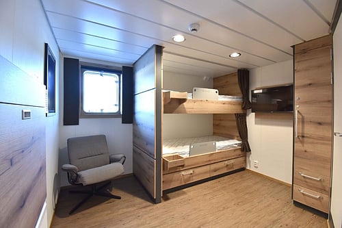 VESSEL REVIEW | Ro Spirit – Norwegian salmon wellboat fitted with ...