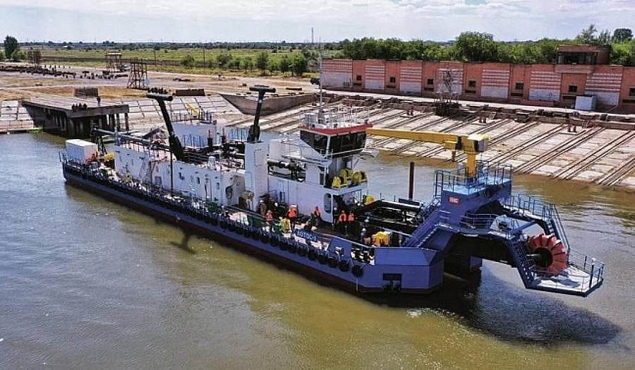 VESSEL REVIEW | Lotos-1 – Versatile sand dredger delivered to Russian ...