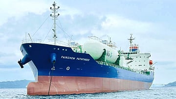 VESSEL REVIEW | Fairchem Pathfinder – Second LNG-fuelled chemical ...