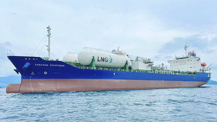 VESSEL REVIEW | Fairchem Pathfinder – Second LNG-fuelled chemical ...