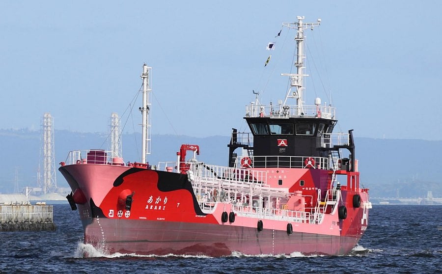 VESSEL REVIEW | Akari – Battery-powered bunkering ship for Japan’s ...