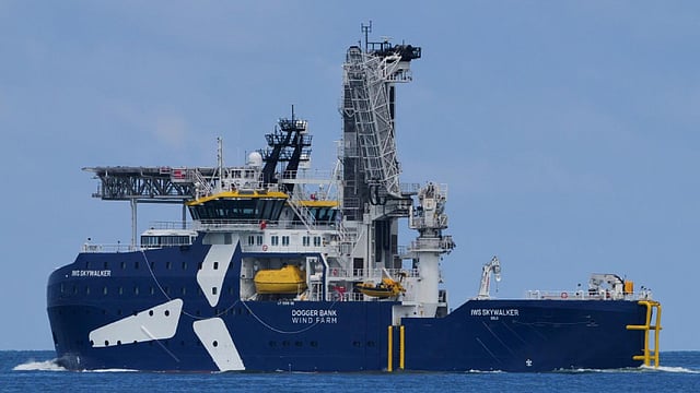 VESSEL REVIEW | IWS Skywalker – Hybrid walk-to-work vessel for ...