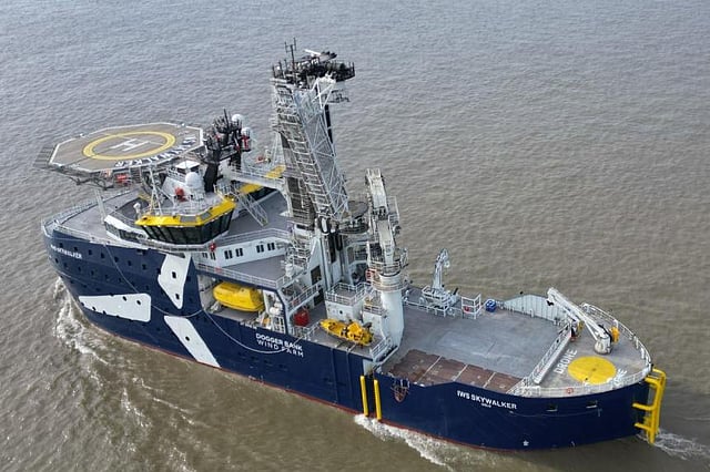 VESSEL REVIEW | IWS Skywalker – Hybrid walk-to-work vessel for ...