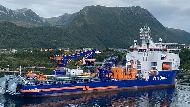Vessel Review Calypso Hybrid Cable Layer Joins Van Oords