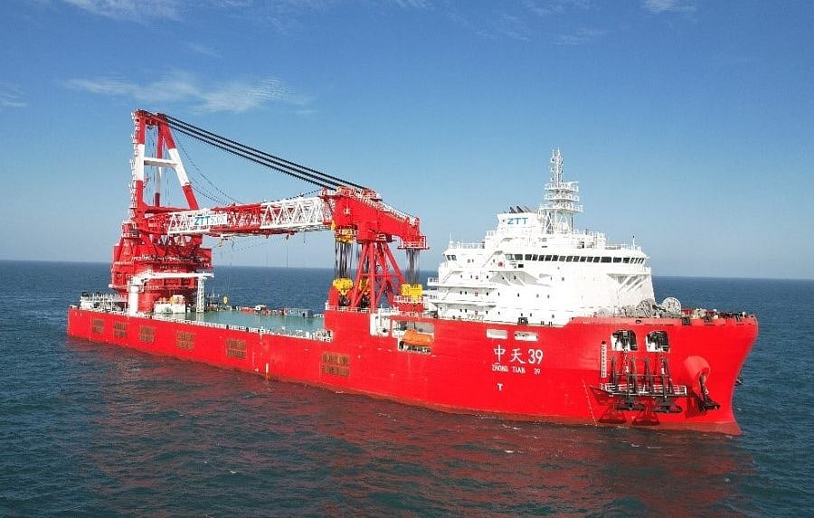 VESSEL REVIEW | Zhongtian 39 – Large Chinese crane ship for offshore ...