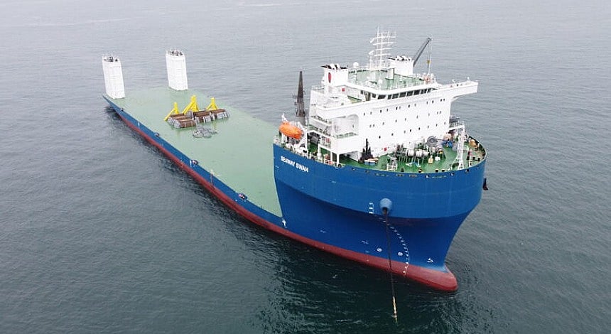 VESSEL REVIEW | Seaway Swan – Chinese-built heavy transporter boasts 50 ...