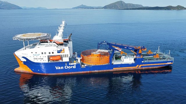 VESSEL REVIEW | Calypso – Hybrid cable-layer joins Van Oord’s ...