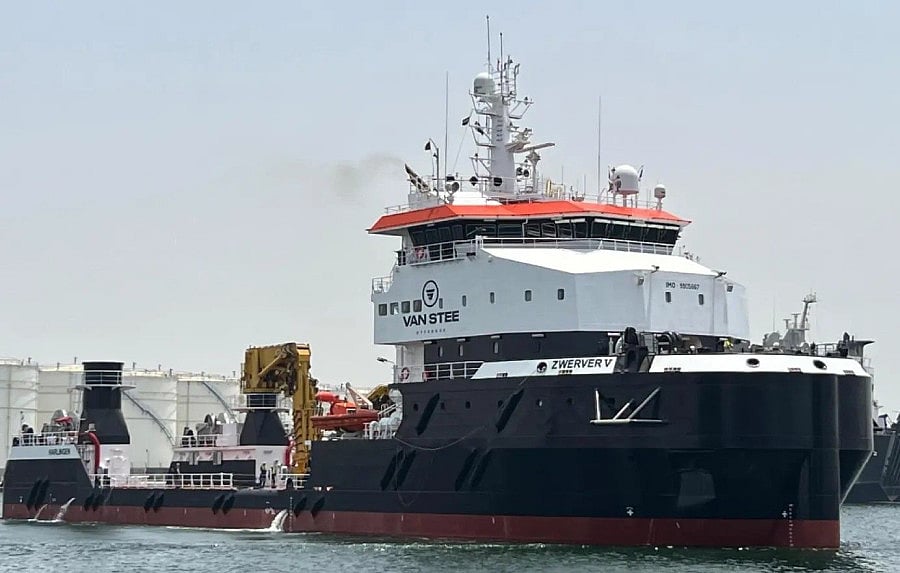 VESSEL REVIEW | Zwerver V – Large, shallow-draught workboat for Dutch ...