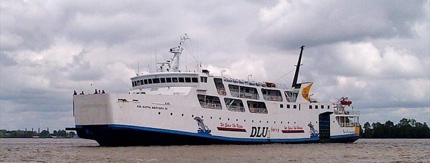 Ferry capsizes while unloading vehicles in Kalimantan, Indonesia