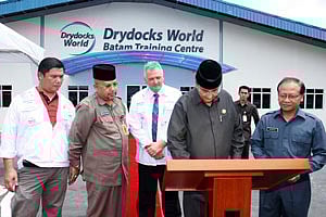 Indonesia: Drydocks World trains in Batam