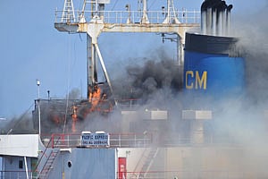 Pirates torch ship after hijack fails