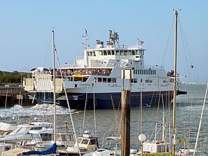 France: Double-ended ferries on the Garonne