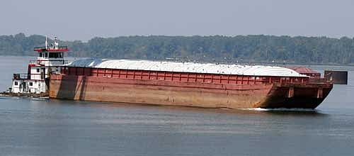 Barge sinks in Batam