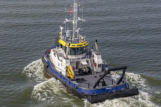 VESSEL REVIEW | Condor – Dutch-built harbour assist and dredging tug to ...