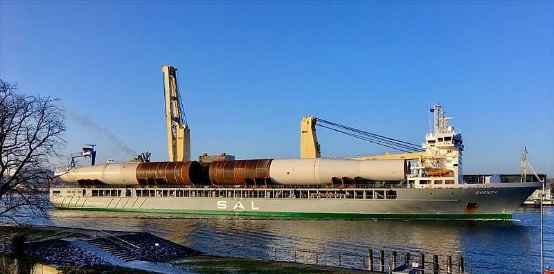 German crane vessel damaged while loading monopile