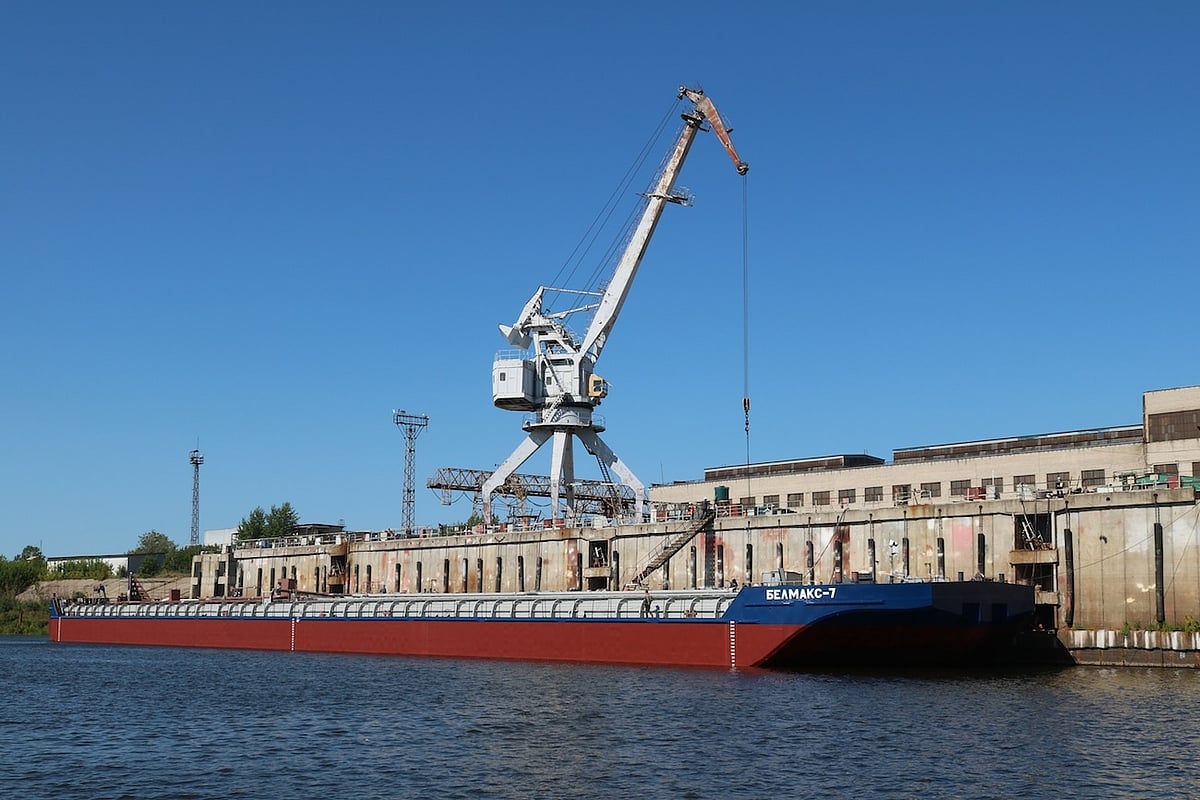 New shallow-draught tanker barge for Belmaks