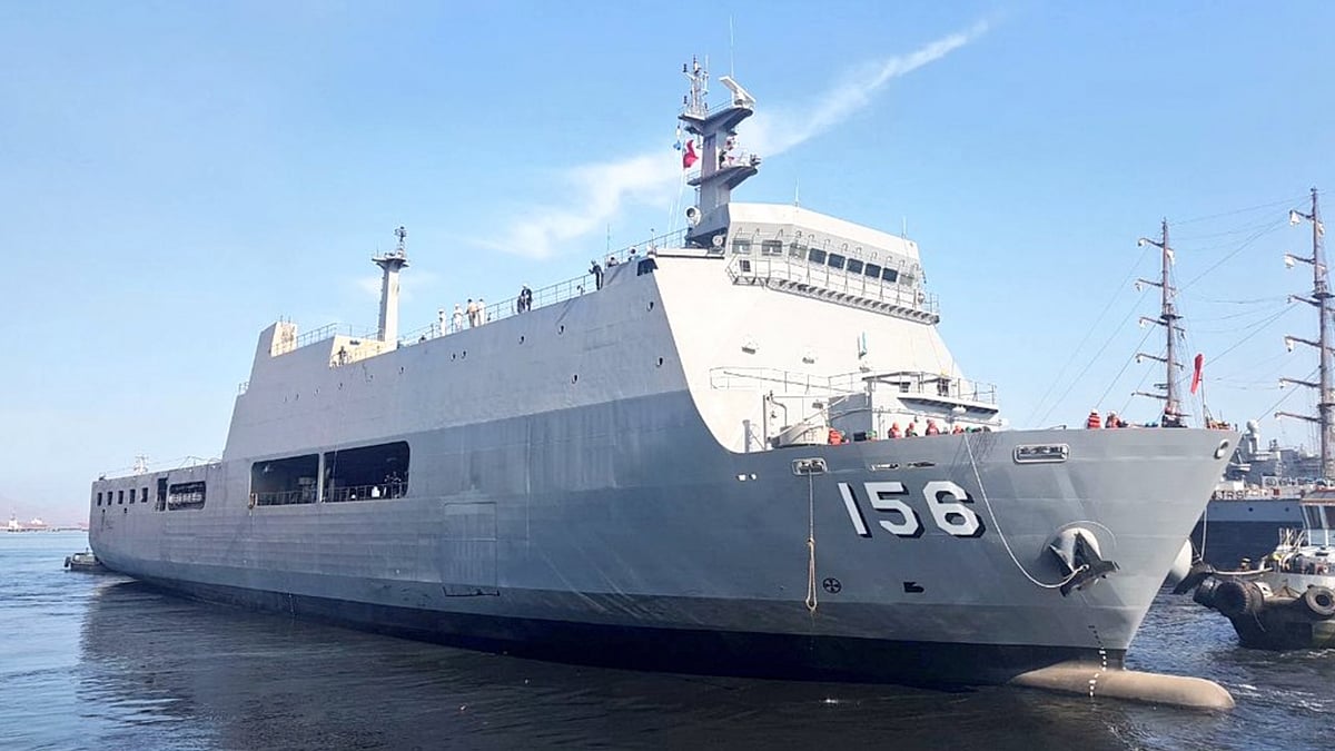 Peruvian Navy LPD starts sea trials