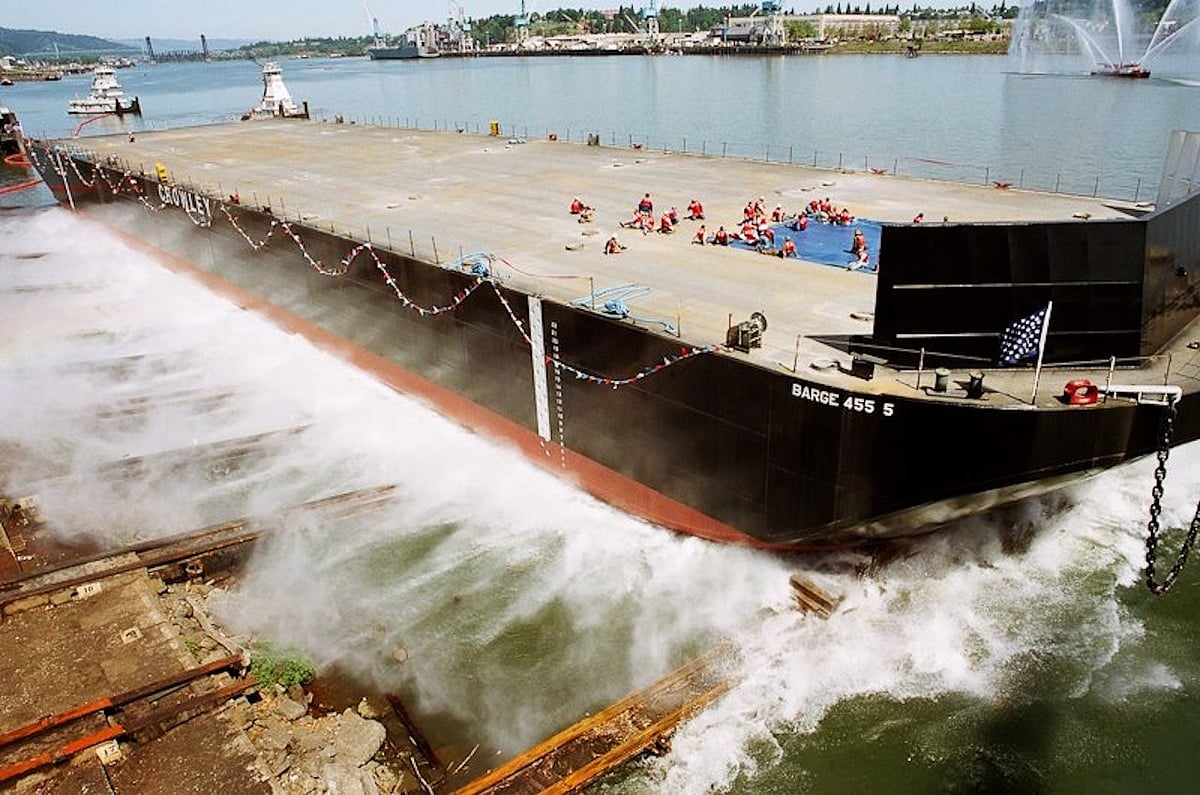 OSG orders tank barge from Gunderson Marine