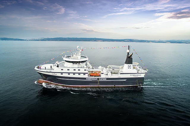 VESSEL REVIEW | Olympic Prawn – Factory trawler for Olympic Seafood’s ...