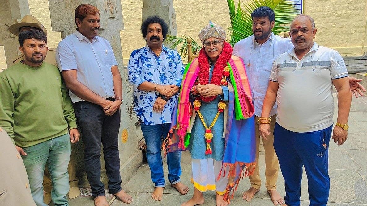 SC Judge Sanjay Karol offered Pooja at karaga famous temple ...