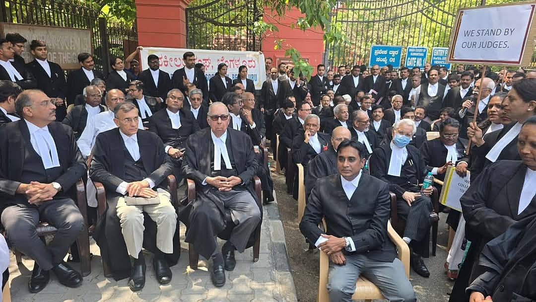SC Collegium, Central Government should decide on language, transfer ...