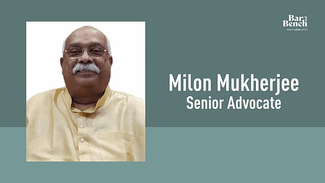 What do senior lawyers pay their junior advocates in Kolkata?