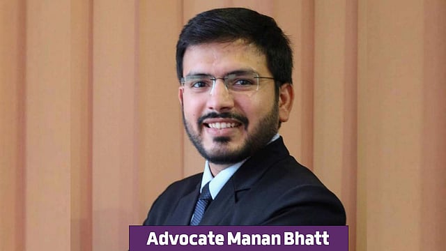 What do senior lawyers pay their junior advocates in Gujarat?